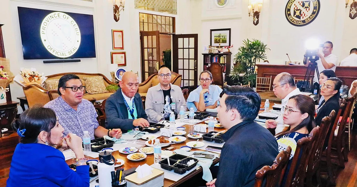Gwen mitugot nga 2 ka mga tabay sa Carmen maka-supply Gwen mitugot nga 2 ka mga tabay sa Carmen maka-supply