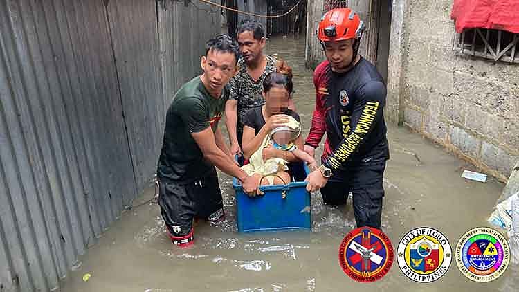 Typhoon Carina wreaks havoc in Iloilo City