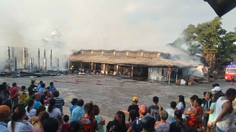 Fire hits public market in San Fernando, Cebu