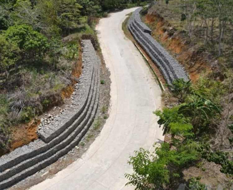 DPWH builds P5-M slope protection project