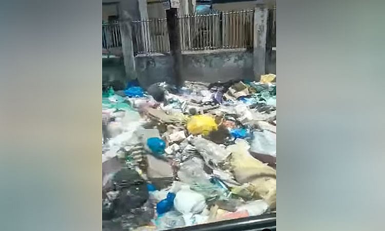 Uncollected trash in front of VSMMC