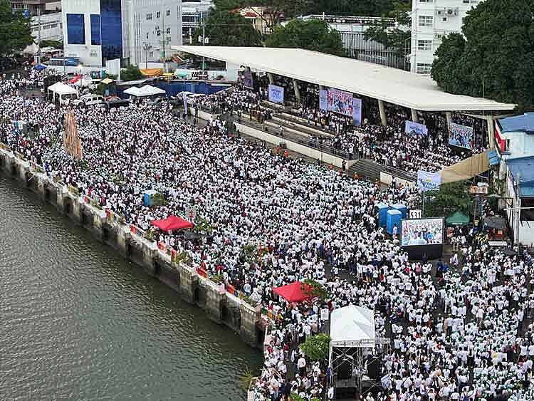 Iloilo City police ensure safe, secure INC peace rally
