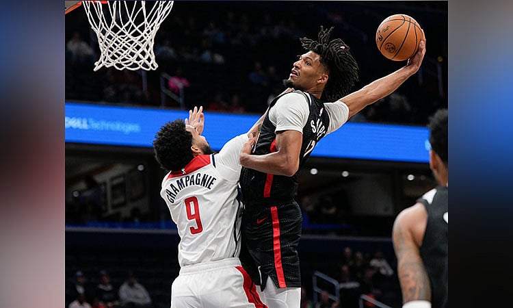 Sharpe makes epic dunk