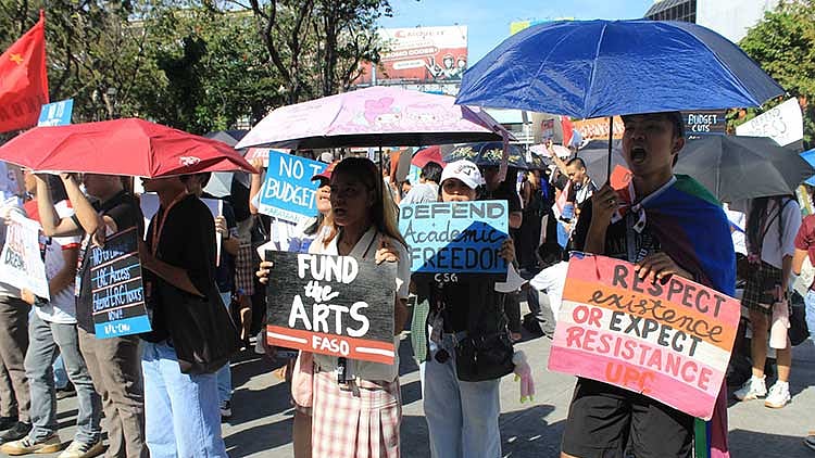 Cebu student activists stage walkout, protest budget cuts