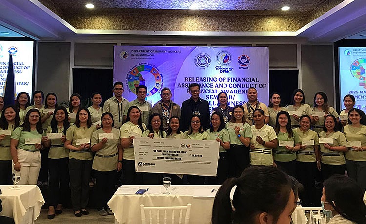 DMW 7 distributes over P3-M financial aid to OFWs
