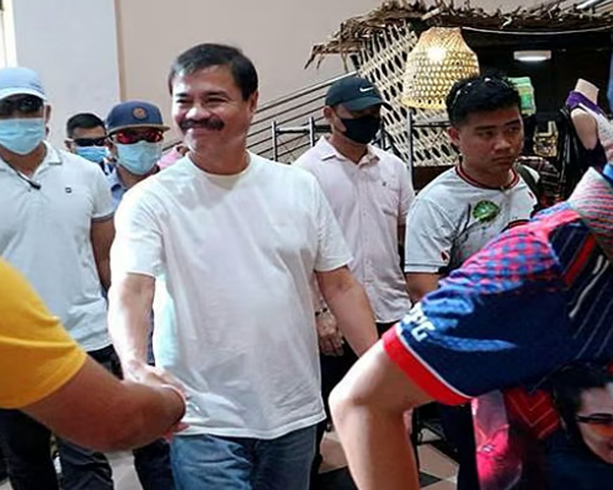 DavOro congressional bet stresses decades of public service