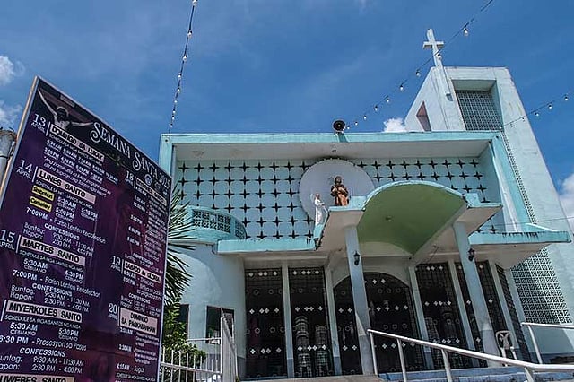 Observing Visita Iglesia