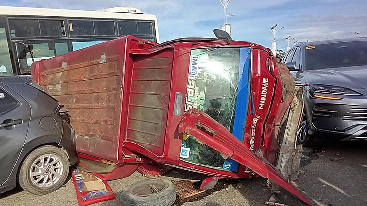 5 ka sakyanan nagkarambola sa Marcelo Fernan Bridge