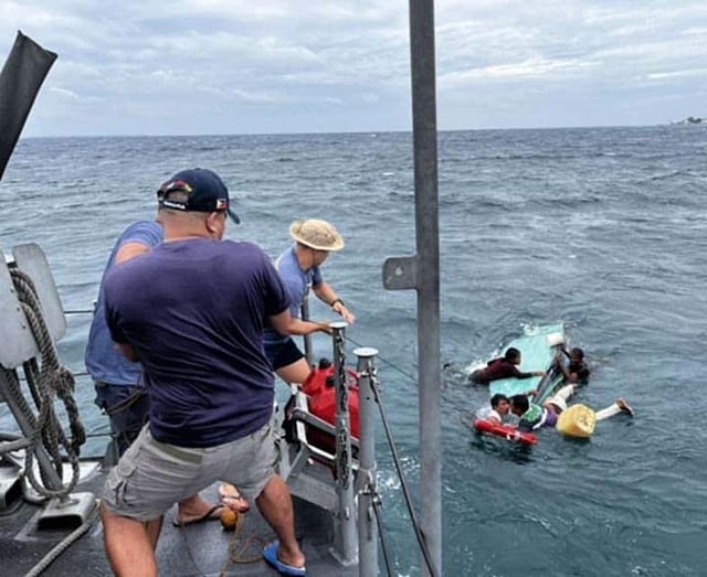 Navy rescues 4 off Tawi-Tawi