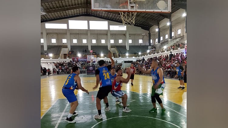 'Valientes' inter-barangay basketball tourney reels off