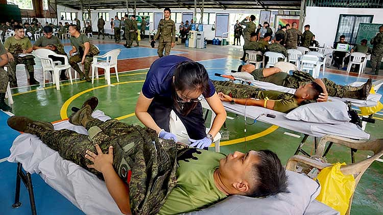 Army’s 3ID marks National Heroes Day with blood donation