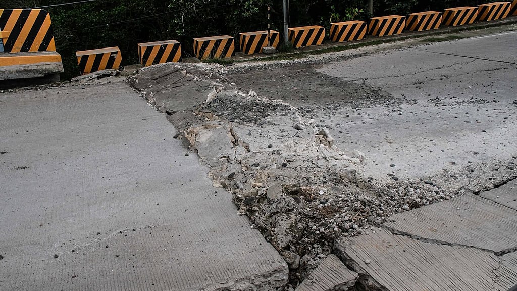 Medellin resumes face-to-face classes after earthquake