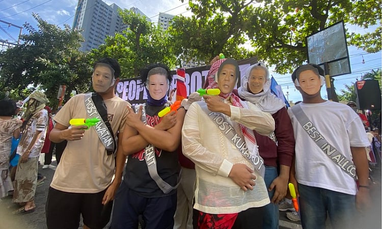Davao Groups Stage 'Trillion Peso March' on Bonifacio Day