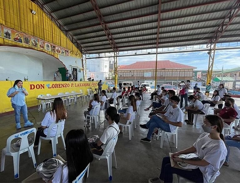 CSF students get aid from Guv, BM