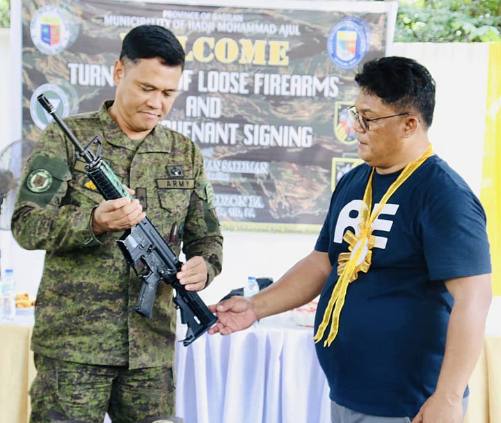 2 Basilan town officials ink peace covenant