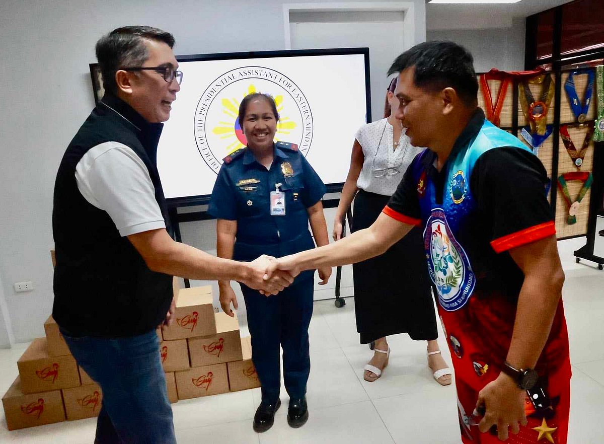 Presidential Assistant for Eastern Mindanao Donates Canned Goods to PRO ...
