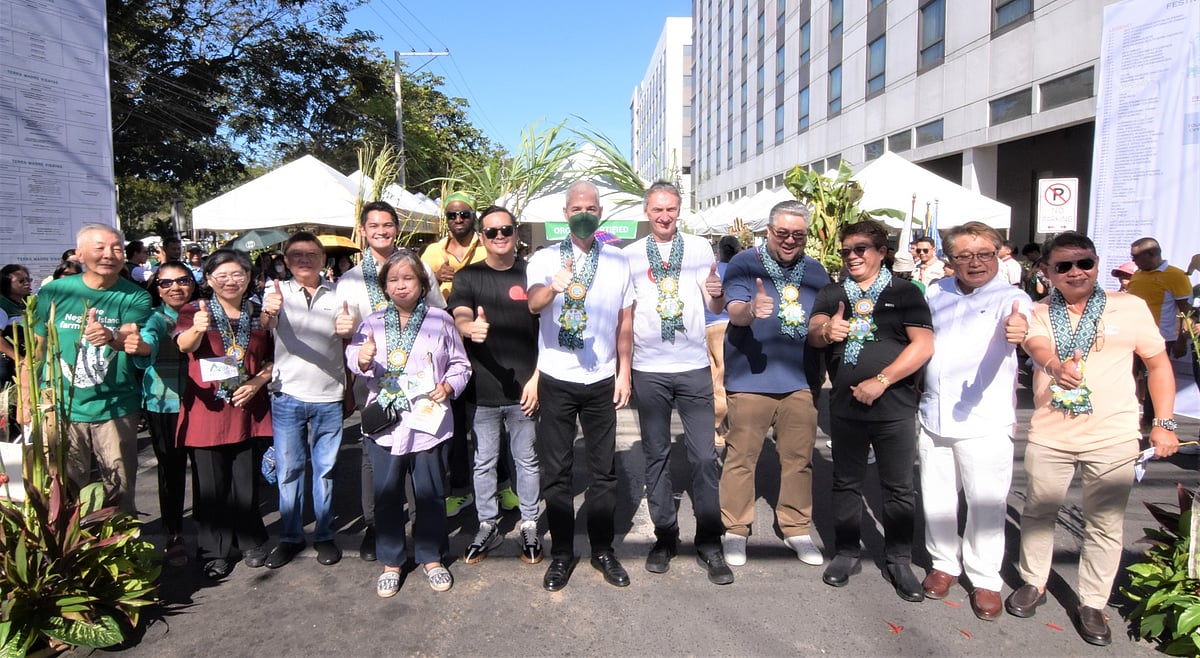 Lacson underscores dedication, empowerment of farmers to organic farming