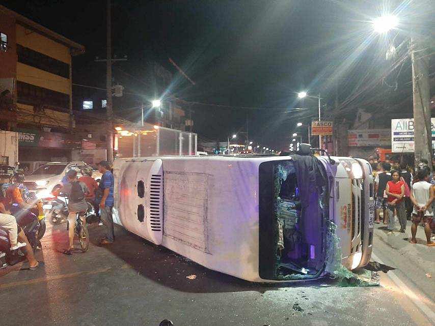 Modern jeep natumba; 1 patay, 5 naangol