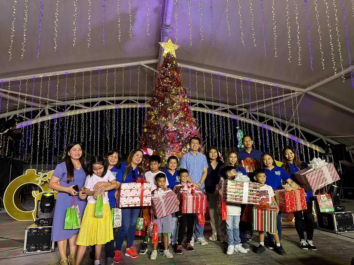 The Infinity lights its 22ft-tall Giant Christmas Tree