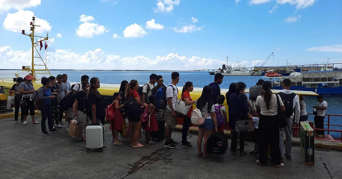 300K ka pasahero miagi sa mga pier 300K ka pasahero miagi sa mga pier