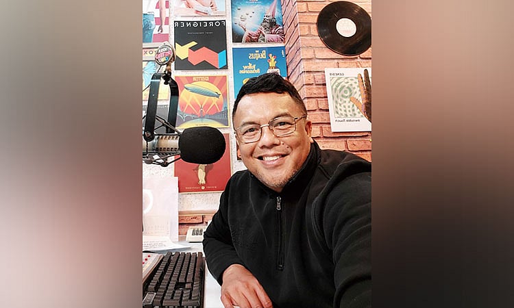 Ciar: DJ Jay Fox: Giunsa pag-survive ang 28 katuig sa radyo?