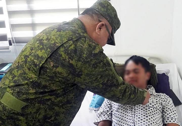 1ID honors wounded soldier