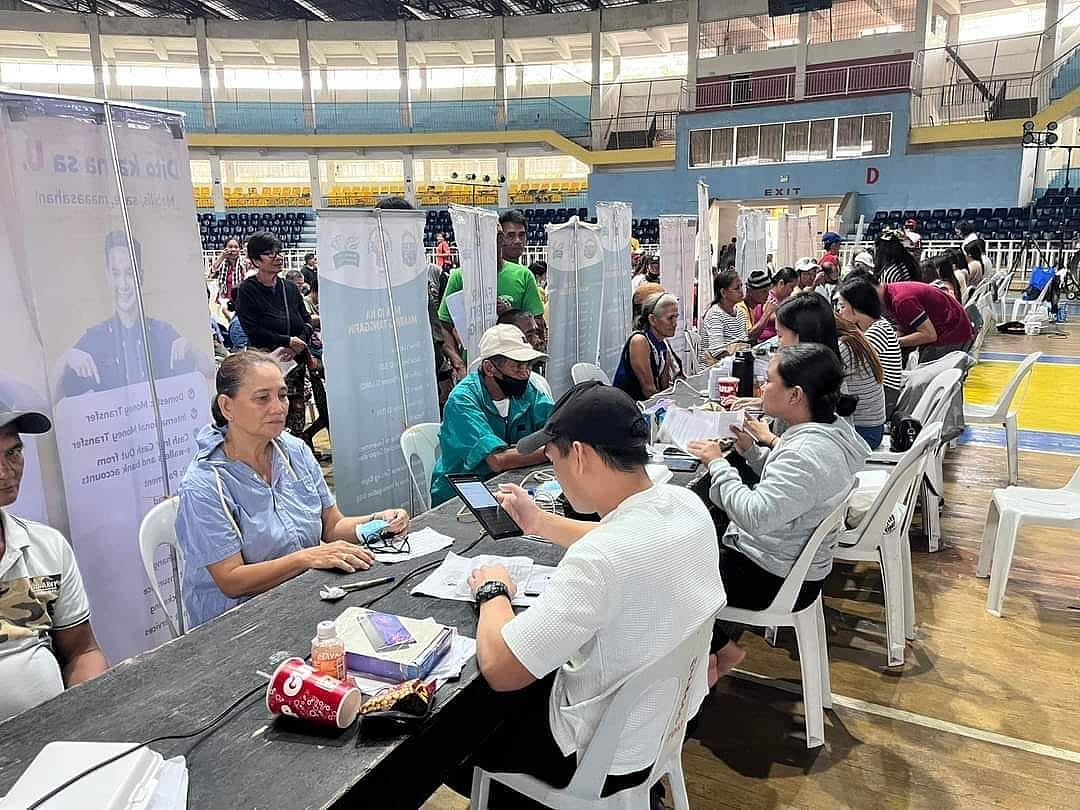 500 Bago City Rice Farmers Receive P5,000 Cash Aid from Department of ...