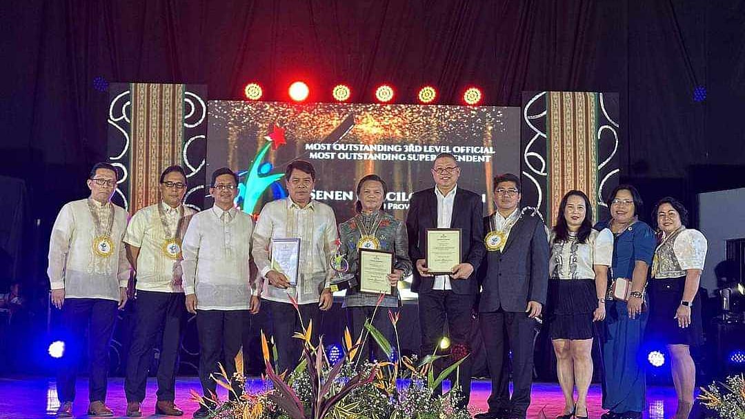 Dr. Paulin giila isip 2023 Most Outstanding Superintendent