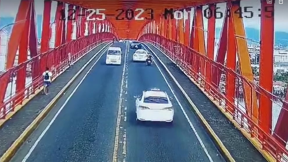 Motorcycle rider dead, another hurt in Mactan-Mandaue bridge collision