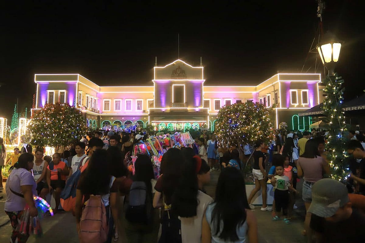 Mandaue City Unveils Disney-Themed Park to Kick Off Christmas Season ...