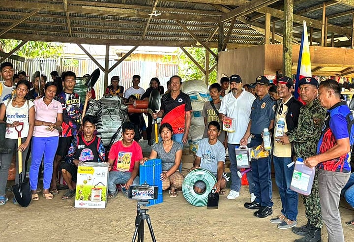 DOLE gives livelihood aid to Godod farmers