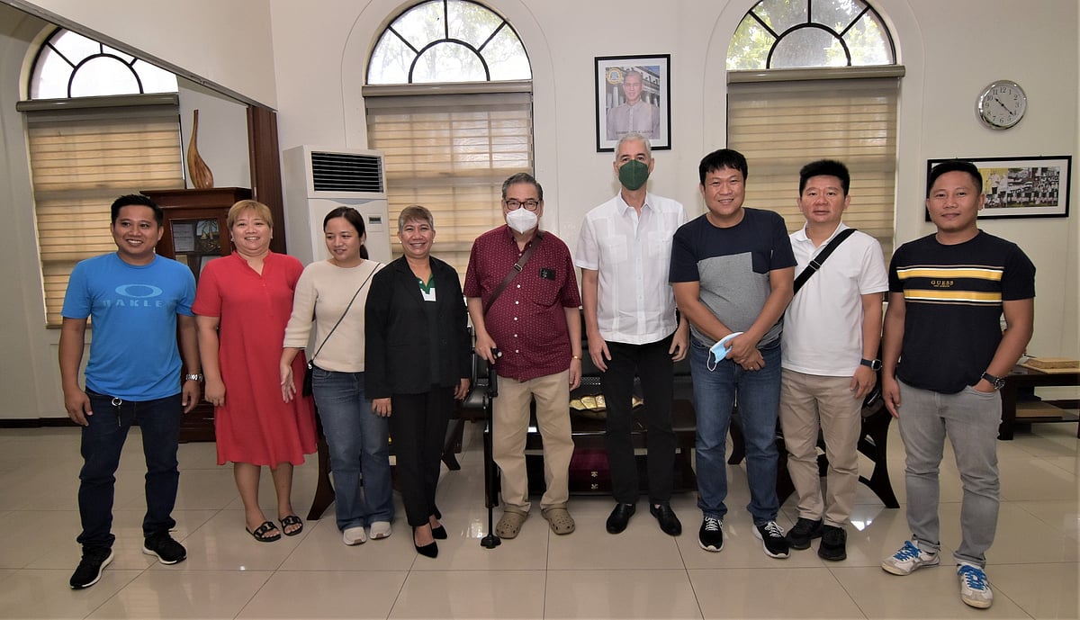 Manila Hog Breeders Introduce DanBred Hybrid Hog Line to Governor ...
