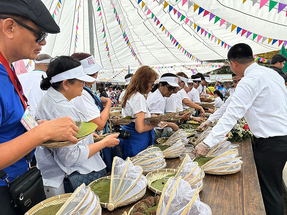 Tabogon delights wow Suroy Suroy Sugbo participants