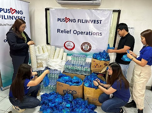 8 Spatial extends aid to Davao flood victims