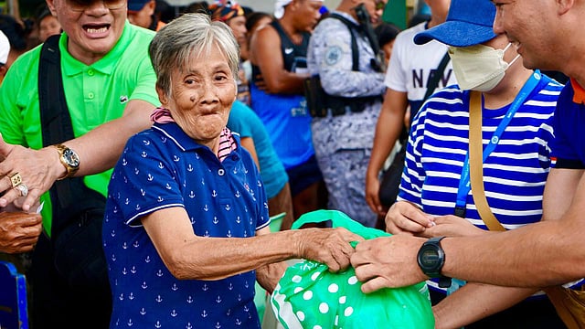 SM extends aid to over 3K families in Davao
