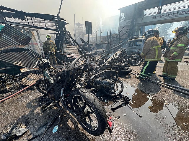 Fire razes school, houses, vehicles in downtown Cebu City