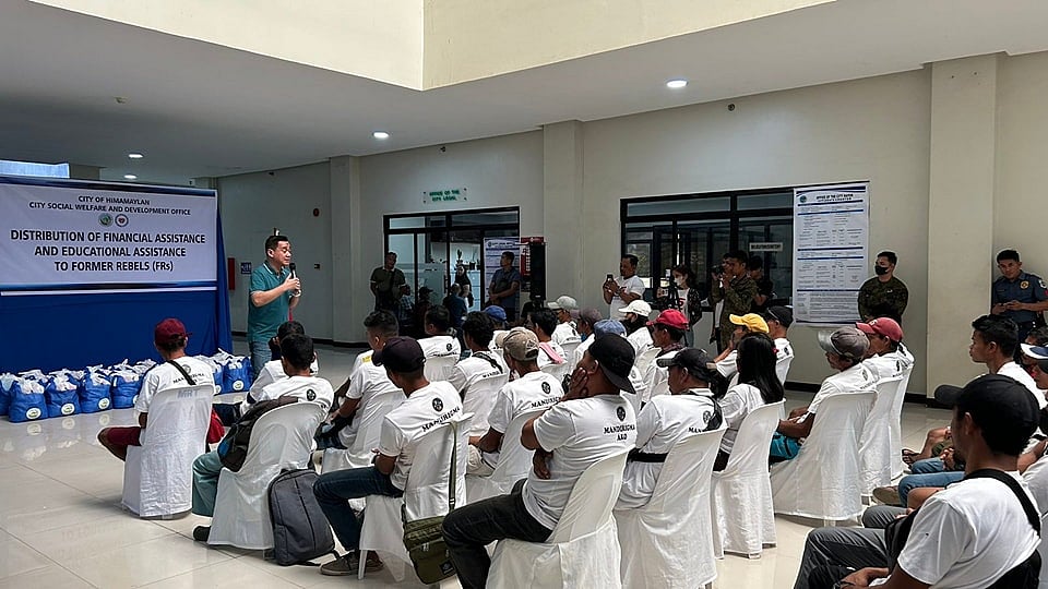 27 Rebel Returnees Receive Educational and Financial Aid | Himamaylan ...