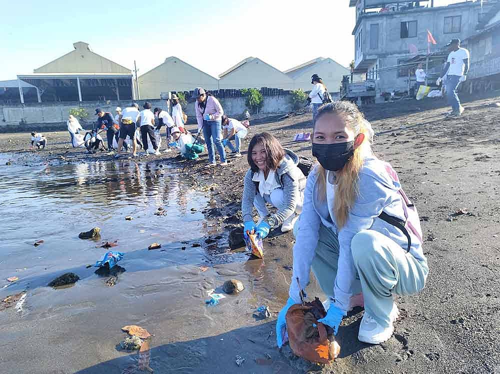 Volunteers cleanup coastal area in Barangay Bugo