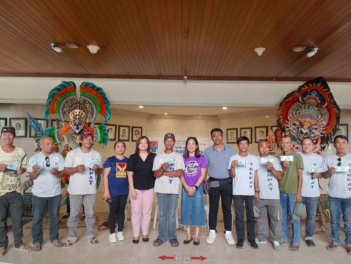 Kabankalan City provides livelihood aid to 100 fathers under ERPAT program
