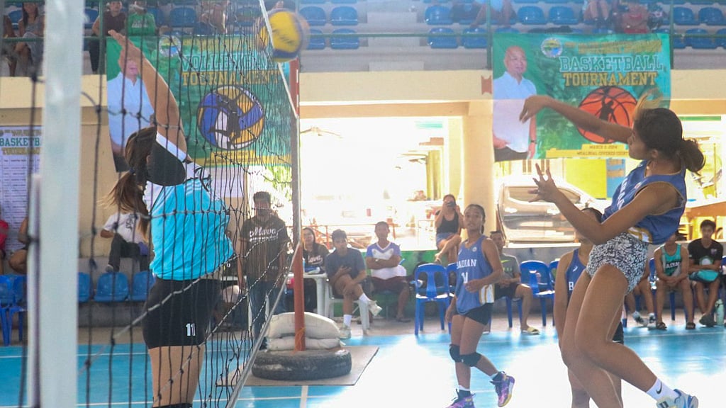 3 stay perfect in Cabaron V'ball
