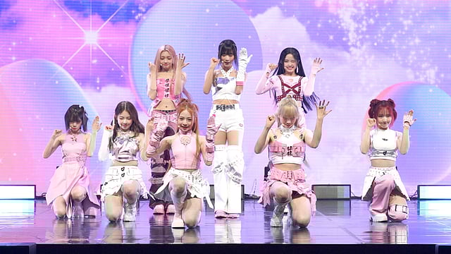 ‘UNIS’ debuts with ‘SUPERWOMAN’ MV