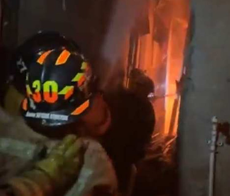 Fire razes 12 houses in Basak Pardo