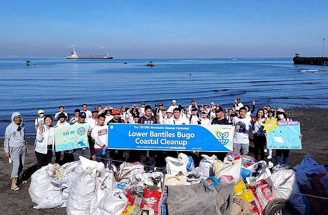 Volunteers cleanup coastal area in Barangay Bugo
