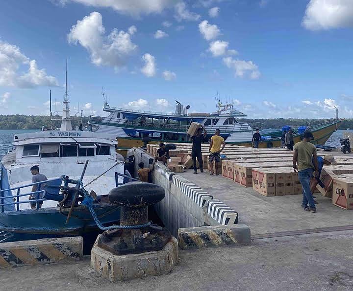 Navy seizes P64-M smuggled cigarettes