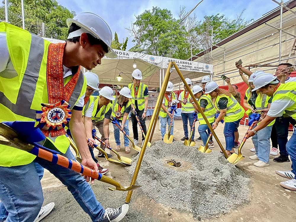 Edu Rama leads multi-purpose building groundbreaking in Bulacao