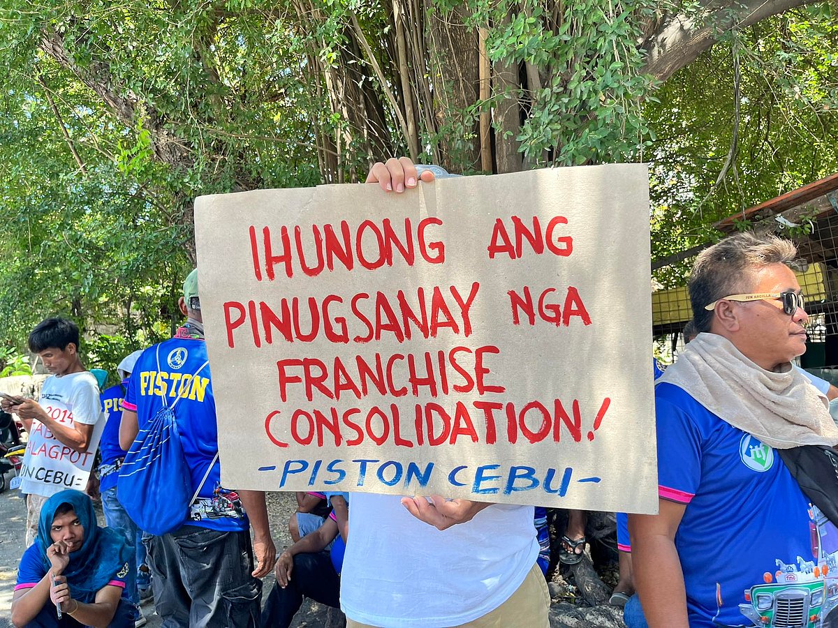 Police: Only few drivers join transport strike