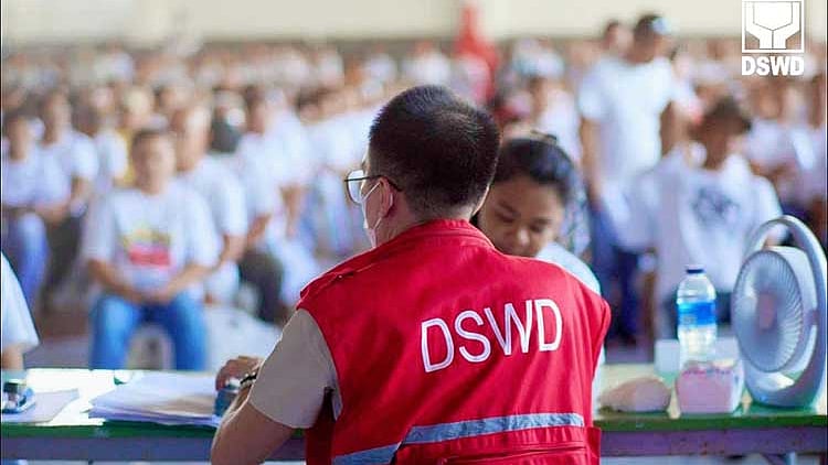DSWD distributes P60.9M aid 20,000 families in Western Visayas