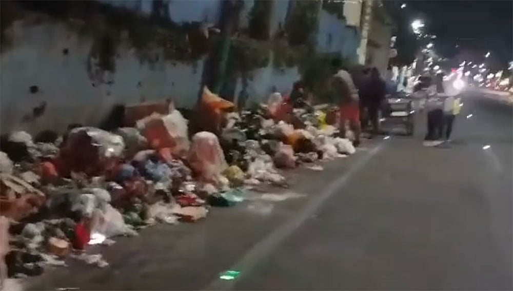 Garbage litters V. Rama Avenue from Calamba to Guadalupe