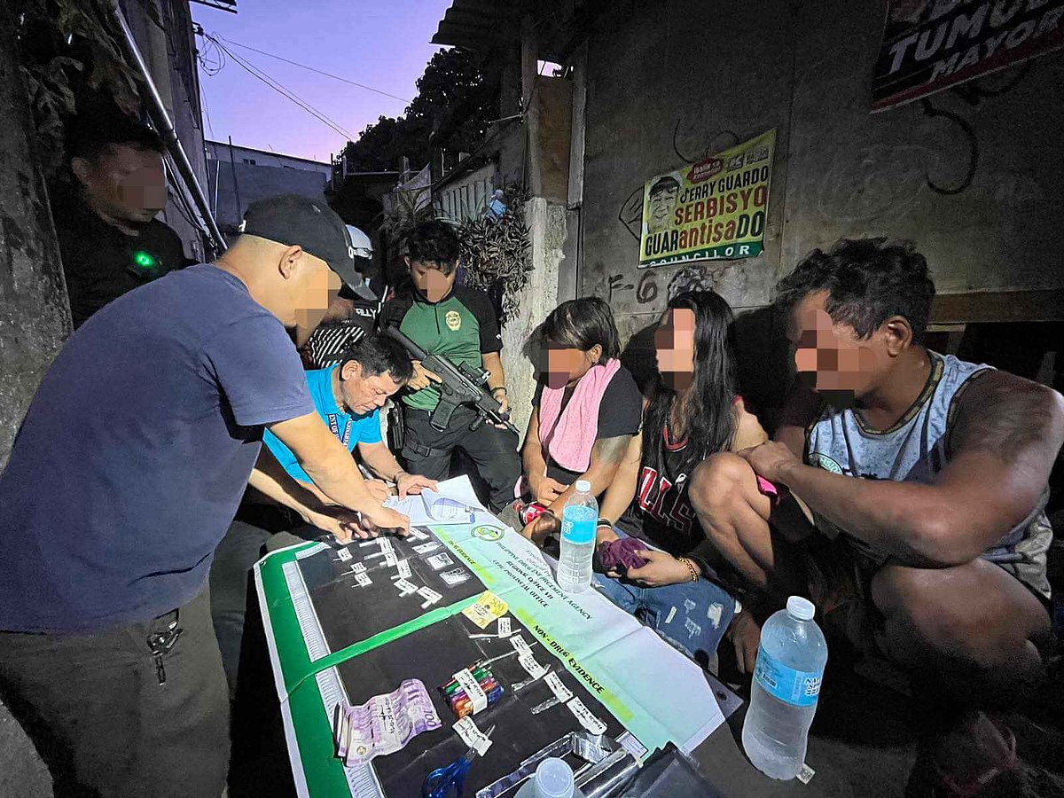 3 nabbed, over P100,000 shabu seized in drug den raid in Cebu City barangay