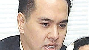 Cedric Lee surrenders
